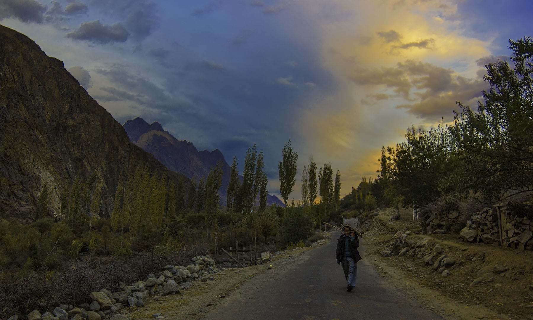 The music of Ghizer's flowing River - Pakistan Tours Guide