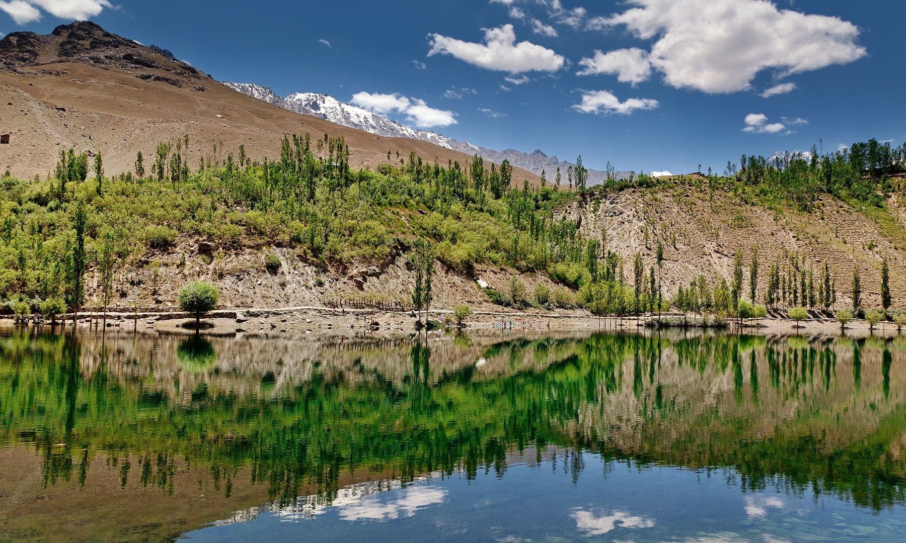 The music of Ghizer's flowing River - Pakistan Tours Guide