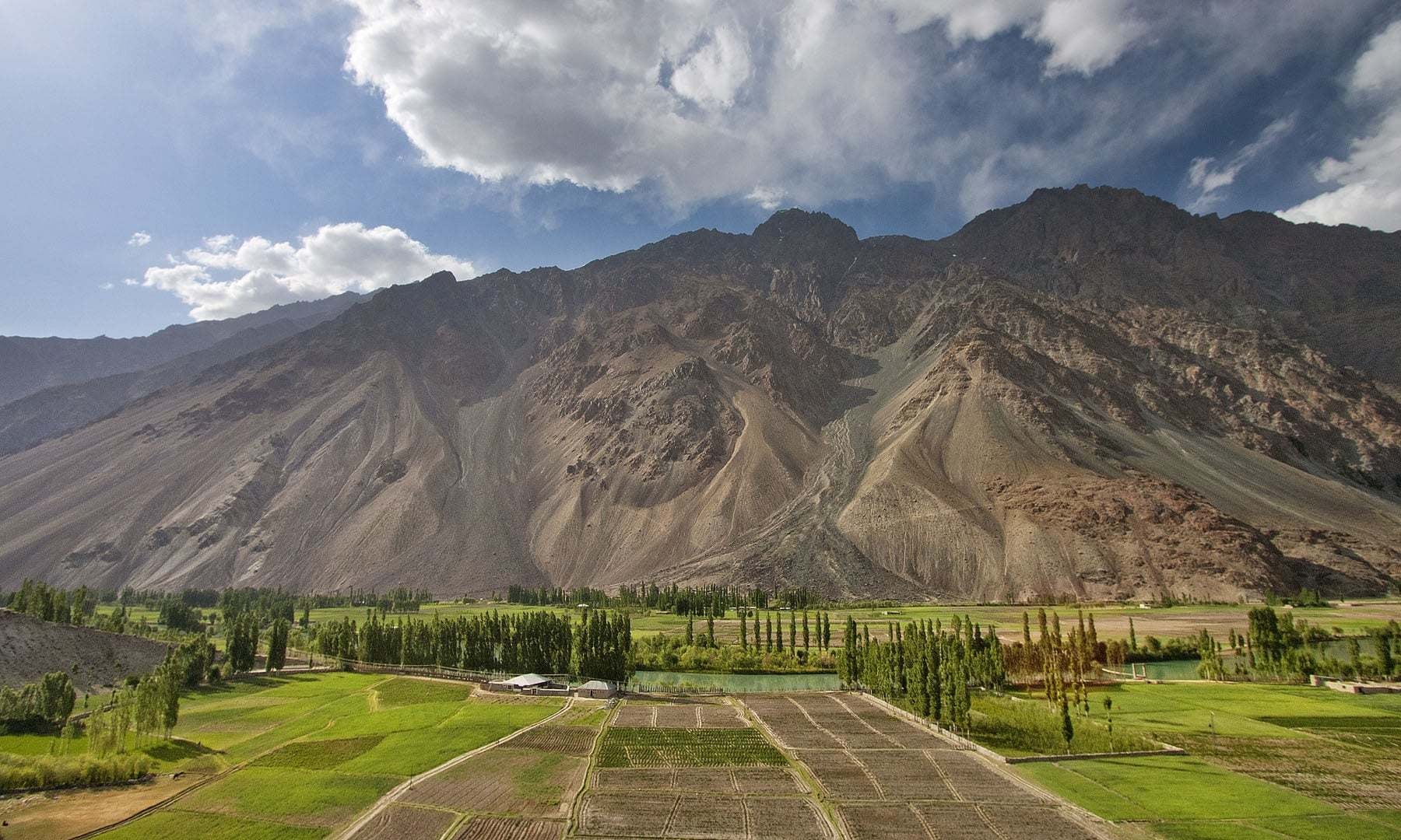 The music of Ghizer's flowing River - Pakistan Tours Guide