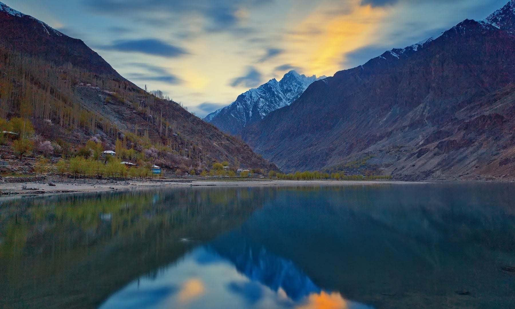The music of Ghizer's flowing River - Pakistan Tours Guide