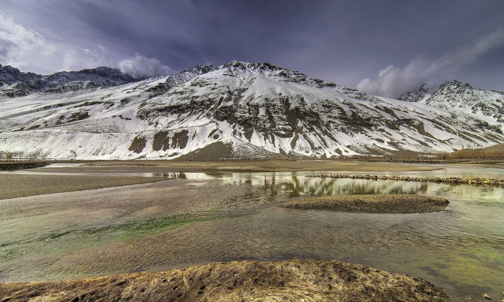 The music of Ghizer's flowing River - Pakistan Tours Guide